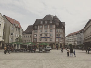 【ドイツ洋裁レポ】豊富なヨーロッパ生地と出会えるドイツの手芸店「der Stoff」に行ってきた。-アウグスブルク編- | 手仕事と健康